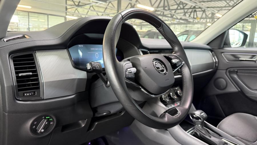 Grey Skoda Kodiaq 2023 in Riga, with an engine capacity of 2.00 L and mileage of 61 thousand km for 27900 €, photo 16 on AUTOMOTO.COM.LV