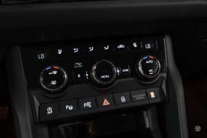 Серый Шкода Kodiaq 2023 в Вильнюс, объемом двигателя 2.00 л и пробегом 153 тыс. км за 29000 €, фото 18 на AUTOMOTO.COM.LV