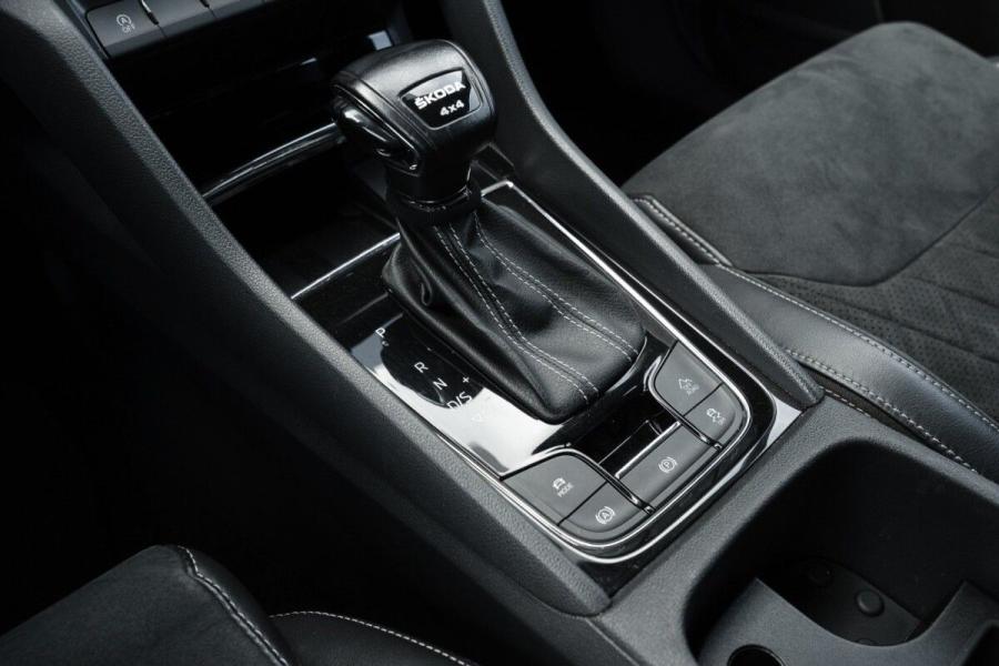 Pelēks Skoda Kodiaq 2023 Rīga, ar dzinēja tilpumu 2.00 L un nobraukumu 134 tūkst. km par 32900 €, foto 21 vietnē AUTOMOTO.COM.LV