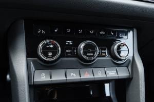 Pelēks Skoda Kodiaq 2023 Rīga, ar dzinēja tilpumu 2.00 L un nobraukumu 134 tūkst. km par 32900 €, foto 22 vietnē AUTOMOTO.COM.LV