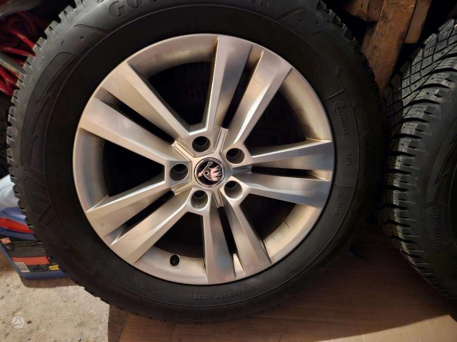Pelēks Skoda Kodiaq 2023 Gargždai, ar dzinēja tilpumu 1.98 L un nobraukumu 129 tūkst. km par 29600 €, foto 24 vietnē AUTOMOTO.COM.LV