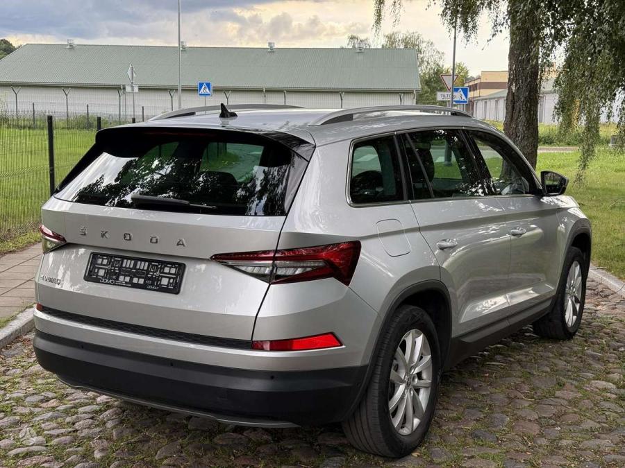 Grey Skoda Kodiaq 2023 in Kaunas, with an engine capacity of 1.97 L and mileage of 131 thousand km for 23999 €, photo 5 on AUTOMOTO.COM.LV