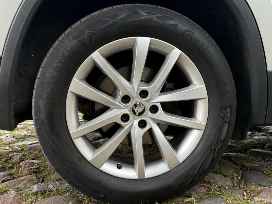 Grey Skoda Kodiaq 2023 in Kaunas, with an engine capacity of 1.97 L and mileage of 131 thousand km for 23999 €, photo 18 on AUTOMOTO.COM.LV