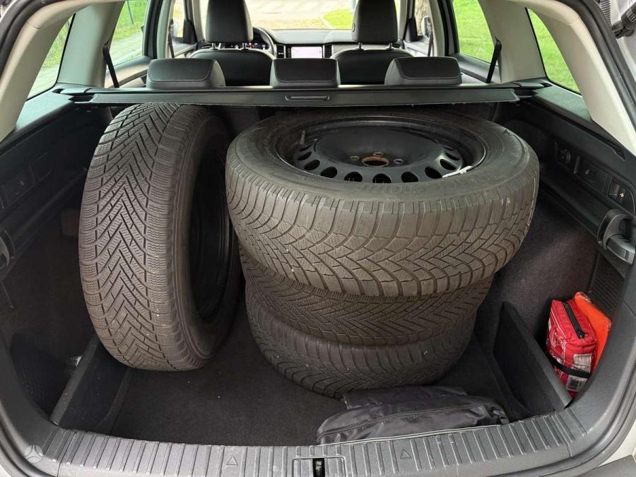 Grey Skoda Kodiaq 2023 in Kaunas, with an engine capacity of 1.97 L and mileage of 131 thousand km for 23999 €, photo 19 on AUTOMOTO.COM.LV