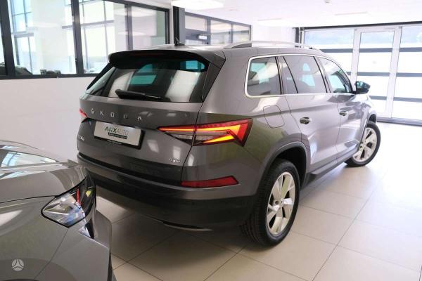 Grey Skoda Kodiaq 2023 in Vilnius, with an engine capacity of 1.97 L and mileage of 182 thousand km for 26600 €, photo 5 on AUTOMOTO.COM.LV
