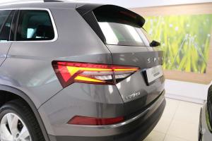 Pelēks Skoda Kodiaq 2023 Viļņa, ar dzinēja tilpumu 1.97 L un nobraukumu 182 tūkst. km par 26600 €, foto 66 vietnē AUTOMOTO.COM.LV