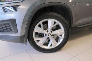 Pelēks Skoda Kodiaq 2023 Viļņa, ar dzinēja tilpumu 1.97 L un nobraukumu 182 tūkst. km par 26600 €, foto 68 vietnē AUTOMOTO.COM.LV