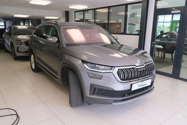 Grey Skoda Kodiaq 2023 in Vilnius, with an engine capacity of 1.97 L and mileage of 143 thousand km for 27700 €, photo 4 on AUTOMOTO.COM.LV