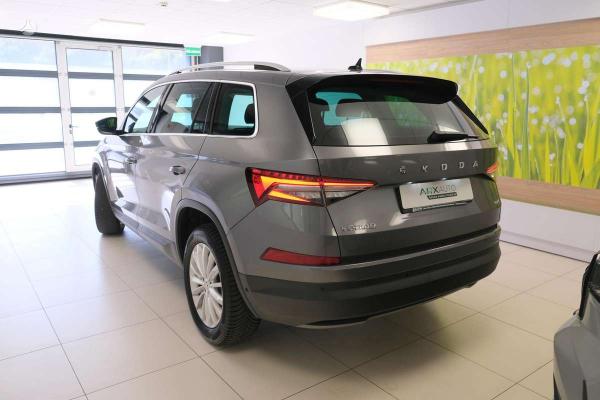 Grey Skoda Kodiaq 2023 in Vilnius, with an engine capacity of 1.97 L and mileage of 143 thousand km for 27700 €, photo 5 on AUTOMOTO.COM.LV