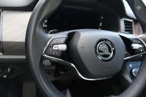 Pelēks Skoda Kodiaq 2023 Viļņa, ar dzinēja tilpumu 1.97 L un nobraukumu 143 tūkst. km par 27700 €, foto 20 vietnē AUTOMOTO.COM.LV