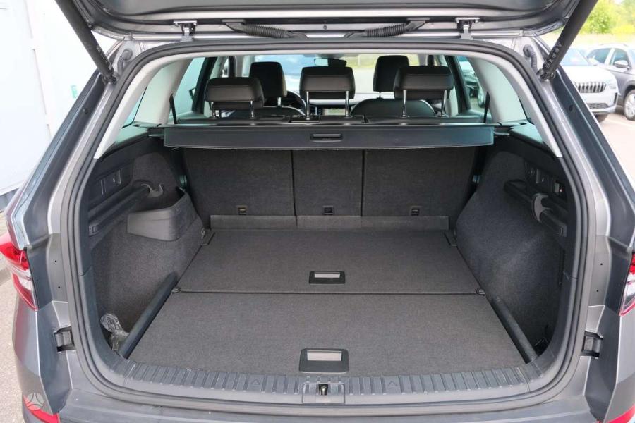 Pelēks Skoda Kodiaq 2023 Viļņa, ar dzinēja tilpumu 1.97 L un nobraukumu 143 tūkst. km par 27700 €, foto 30 vietnē AUTOMOTO.COM.LV