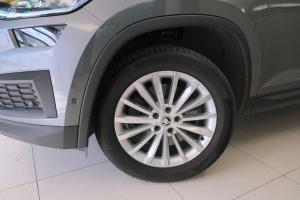 Pelēks Skoda Kodiaq 2023 Viļņa, ar dzinēja tilpumu 1.97 L un nobraukumu 143 tūkst. km par 27700 €, foto 35 vietnē AUTOMOTO.COM.LV