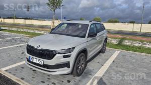 Pelēks Skoda Kodiaq 2023 Jelgava, ar dzinēja tilpumu 1.50 L un nobraukumu 28 tūkst. km par 29000 €, foto  vietnē AUTOMOTO.COM.LV