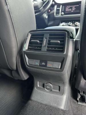Grey Skoda Kodiaq 2023 in Klaipeda, with an engine capacity of 1.98 L and mileage of 129 thousand km for 29900 €, photo 13 on AUTOMOTO.COM.LV