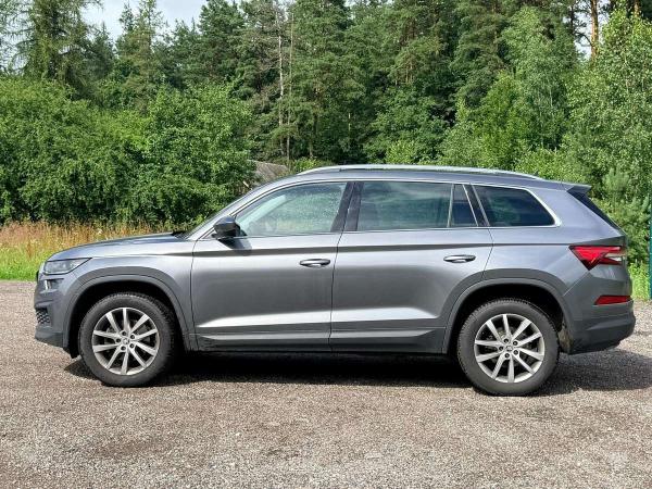Grey Skoda Kodiaq 2023 in Vilnius, with an engine capacity of 1.97 L and mileage of 141 thousand km for 21400 €, photo 4 on AUTOMOTO.COM.LV