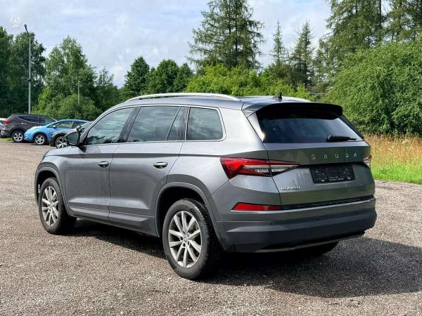Grey Skoda Kodiaq 2023 in Vilnius, with an engine capacity of 1.97 L and mileage of 141 thousand km for 21400 €, photo 5 on AUTOMOTO.COM.LV