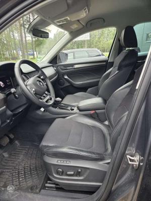 Серый Шкода Kodiaq 2023 в Вильнюс, объемом двигателя 1.97 л и пробегом 141 тыс. км за 21400 €, фото 15 на AUTOMOTO.COM.LV