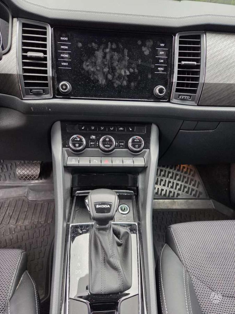 Серый Шкода Kodiaq 2023 в Вильнюс, объемом двигателя 1.97 л и пробегом 141 тыс. км за 21400 €, фото 30 на AUTOMOTO.COM.LV
