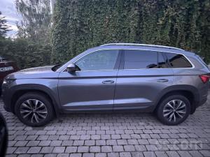 Серый Шкода Kodiaq 2023 в Рига, объемом двигателя 1.50 л и пробегом 62 тыс. км за 27900 €, фото 3 на AUTOMOTO.COM.LV