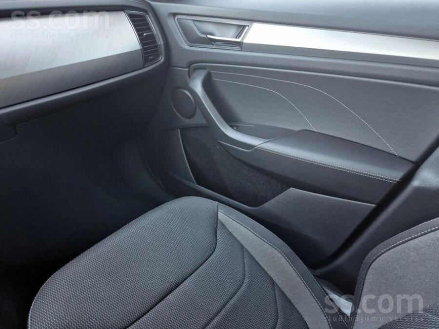 Pelēks Skoda Kodiaq 2023 Rīga, ar dzinēja tilpumu 1.50 L un nobraukumu 77 tūkst. km par 25990 €, foto 14 vietnē AUTOMOTO.COM.LV