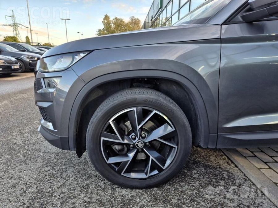 Серый Шкода Kodiaq 2023 в Рига, объемом двигателя 1.50 л и пробегом 77 тыс. км за 25990 €, фото 28 на AUTOMOTO.COM.LV