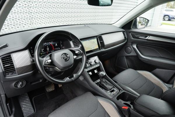 Grey Skoda Kodiaq 2023 in Marupe, with an engine capacity of 2.00 L and mileage of 130 thousand km for 30150 €, photo 10 on AUTOMOTO.COM.LV