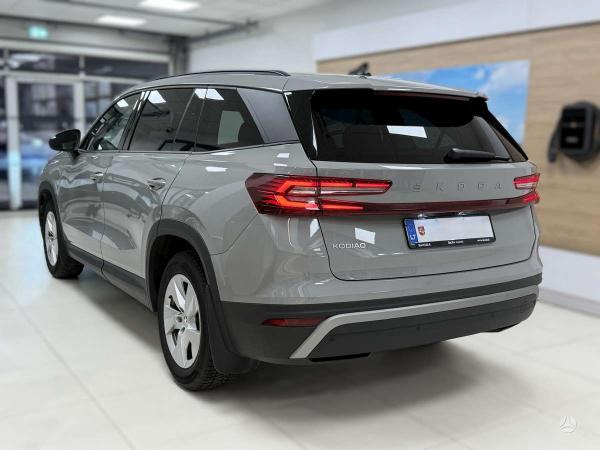 Pelēks Skoda Kodiaq 2024 Kauņa, ar dzinēja tilpumu 1.50 L un nobraukumu 53 tūkst. km par 32400 €, foto 5 vietnē AUTOMOTO.COM.LV