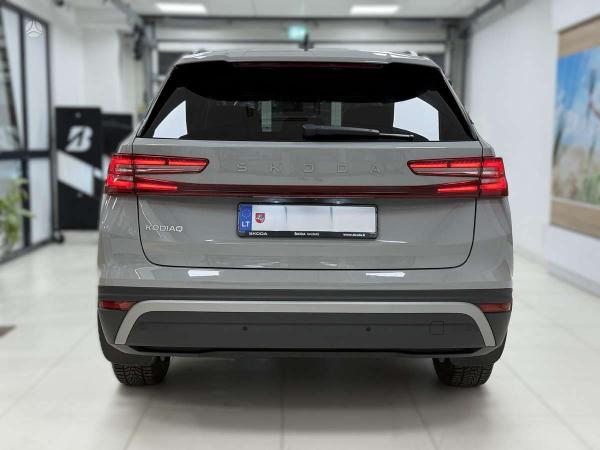 Pelēks Skoda Kodiaq 2024 Kauņa, ar dzinēja tilpumu 1.50 L un nobraukumu 53 tūkst. km par 32400 €, foto 6 vietnē AUTOMOTO.COM.LV