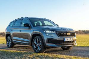 Pelēks Skoda Kodiaq 2024 Tallina, ar dzinēja tilpumu 1.98 L un nobraukumu 46 tūkst. km par 36500 €, foto  vietnē AUTOMOTO.COM.LV