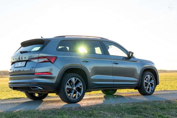 Pelēks Skoda Kodiaq 2024 Tallina, ar dzinēja tilpumu 1.98 L un nobraukumu 46 tūkst. km par 36500 €, foto 2 vietnē AUTOMOTO.COM.LV
