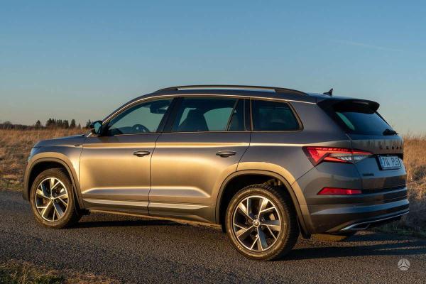 Pelēks Skoda Kodiaq 2024 Tallina, ar dzinēja tilpumu 1.98 L un nobraukumu 46 tūkst. km par 36500 €, foto 5 vietnē AUTOMOTO.COM.LV