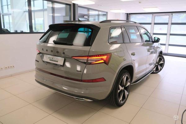 Серый Шкода Kodiaq 2024 в Вильнюс, объемом двигателя 1.98 л и пробегом 53 тыс. км за 39400 €, фото 2 на AUTOMOTO.COM.LV