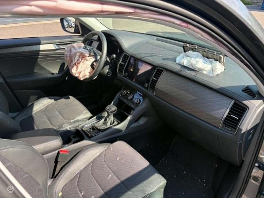 Серый Шкода Kodiaq 2024 в Каунас, объемом двигателя 2.00 л и пробегом 45 тыс. км за 19900 €, фото 12 на AUTOMOTO.COM.LV