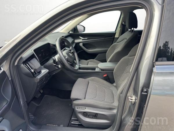 Серый Шкода Kodiaq 2024 в Рига, объемом двигателя 1.50 л и пробегом 47 тыс. км за 33490 €, фото 9 на AUTOMOTO.COM.LV