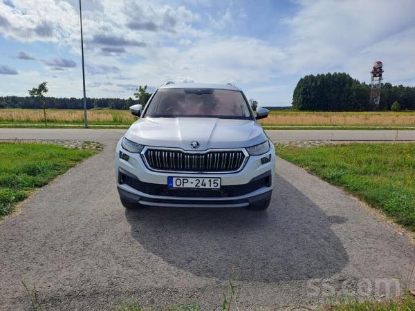Серый Шкода Kodiaq 2024 в Рига, объемом двигателя 2.00 л и пробегом 61 тыс. км за 38500 €, фото 2 на AUTOMOTO.COM.LV