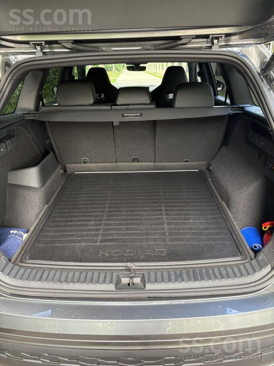 Grey Skoda Kodiaq 2024 in Riga, with an engine capacity of 2.00 L and mileage of 48 thousand km for 38900 €, photo 6 on AUTOMOTO.COM.LV