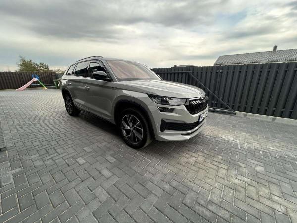 Grey Skoda Kodiaq 2024 in Panevezys, with an engine capacity of 1.97 L and mileage of 75 thousand km for 35900 €, photo 1 on AUTOMOTO.COM.LV