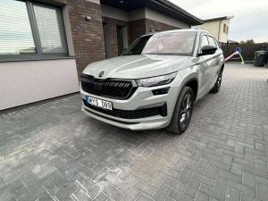 Grey Skoda Kodiaq 2024 in Panevezys, with an engine capacity of 1.97 L and mileage of 75 thousand km for 35900 €, photo 4 on AUTOMOTO.COM.LV