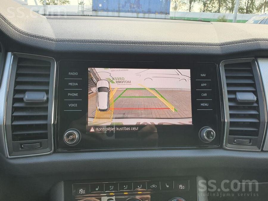 Pelēks Skoda Kodiaq 2024 Rīga, ar dzinēja tilpumu 1.50 L un nobraukumu 54 tūkst. km par 26900 €, foto 28 vietnē AUTOMOTO.COM.LV