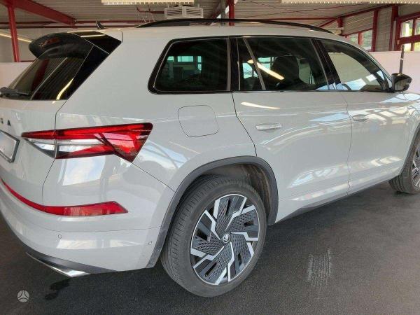Pelēks Skoda Kodiaq 2024 Viļņa, ar dzinēja tilpumu 1.98 L un nobraukumu 152 tūkst. km par 33900 €, foto 7 vietnē AUTOMOTO.COM.LV