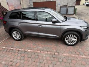 Серый Шкода Kodiaq 2024 в Паневежис, объемом двигателя 1.97 л и пробегом 95 тыс. км за 27300 €, фото 3 на AUTOMOTO.COM.LV
