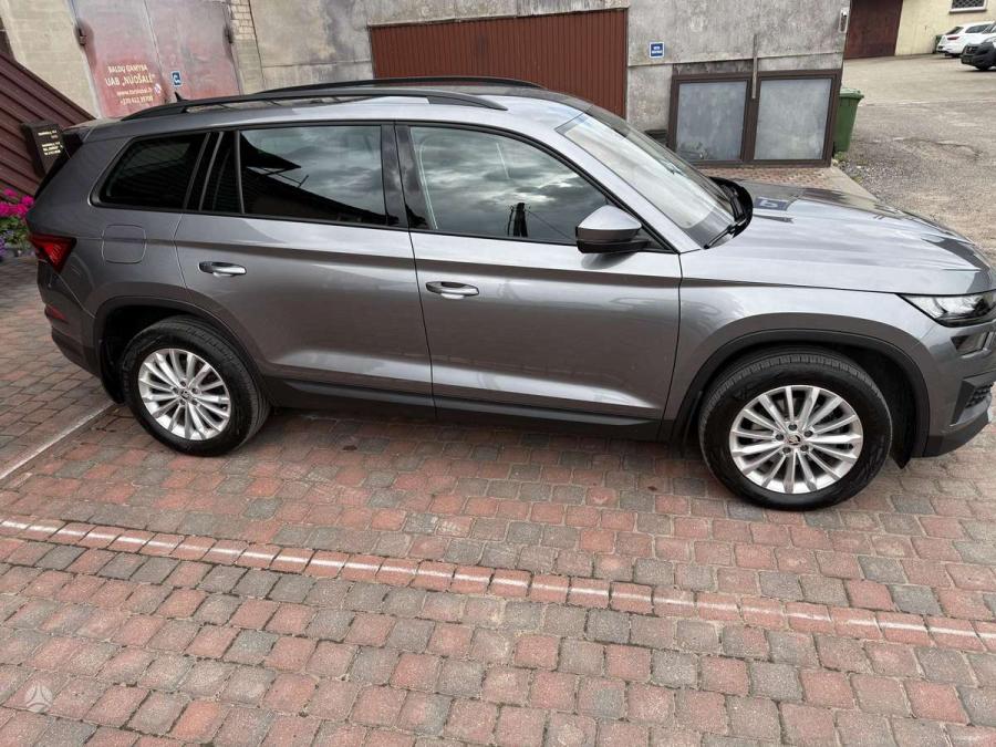 Серый Шкода Kodiaq 2024 в Паневежис, объемом двигателя 1.97 л и пробегом 95 тыс. км за 27300 €, фото 3 на AUTOMOTO.COM.LV