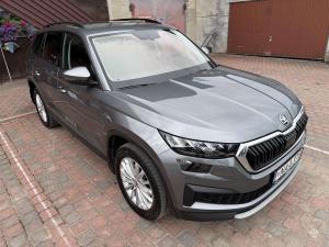 Серый Шкода Kodiaq 2024 в Паневежис, объемом двигателя 1.97 л и пробегом 95 тыс. км за 27300 €, фото 4 на AUTOMOTO.COM.LV