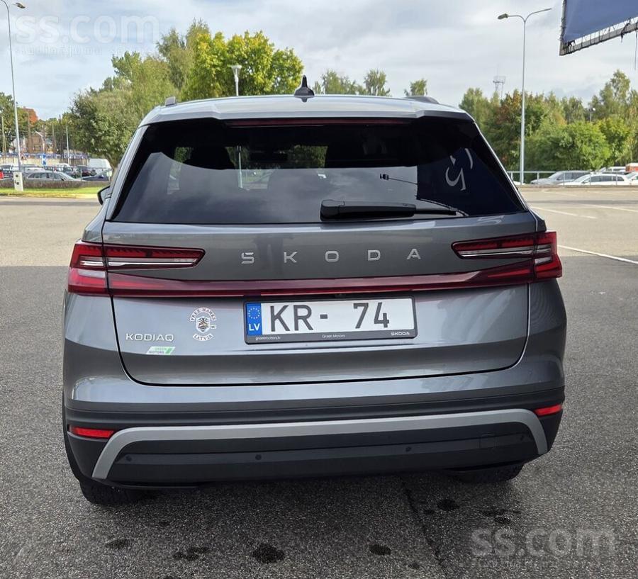 Pelēks Skoda Kodiaq 2024 Rīga, ar dzinēja tilpumu 1.50 L un nobraukumu 29 tūkst. km par 32500 €, foto 10 vietnē AUTOMOTO.COM.LV