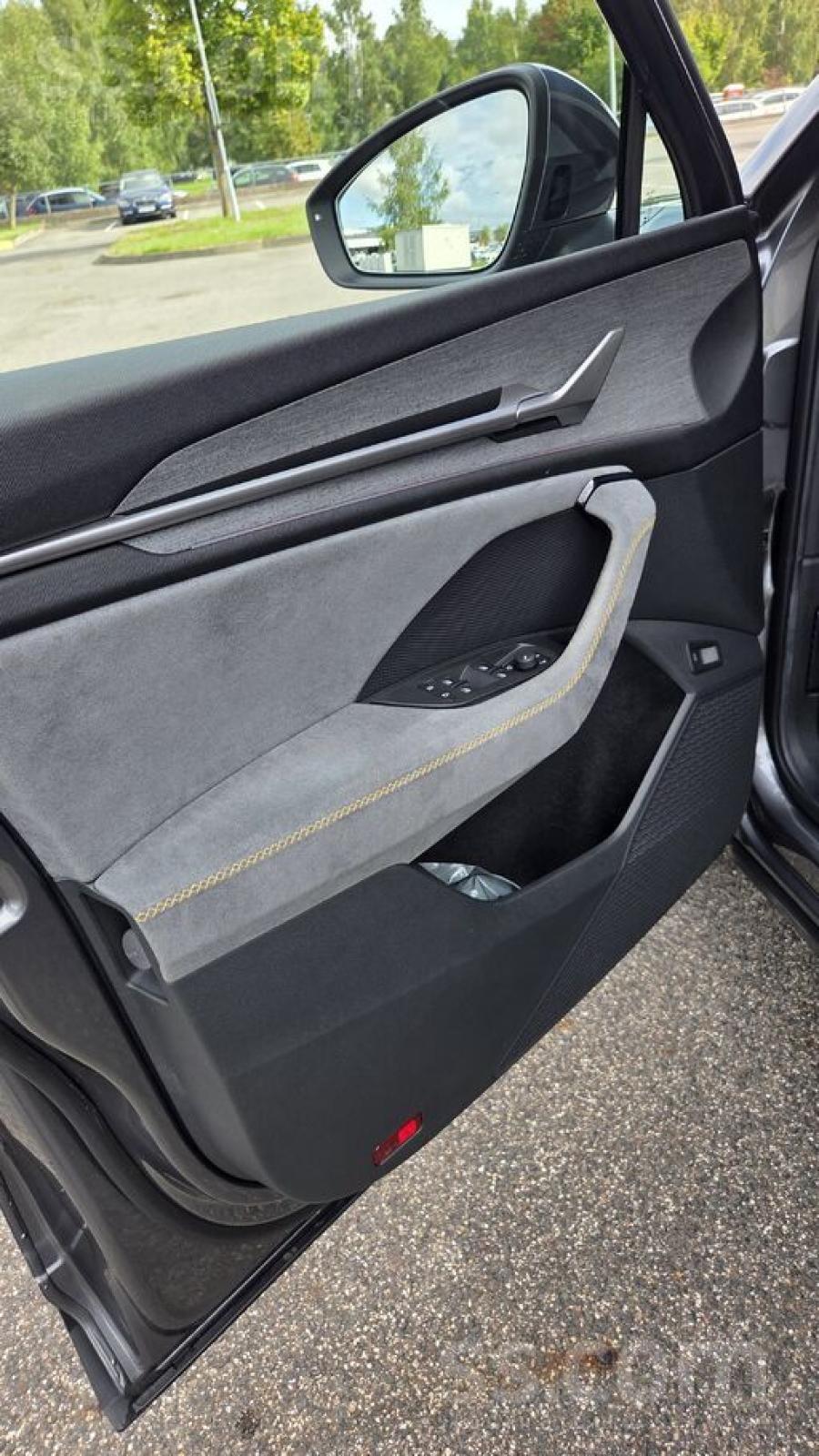 Pelēks Skoda Kodiaq 2024 Rīga, ar dzinēja tilpumu 1.50 L un nobraukumu 29 tūkst. km par 32500 €, foto 16 vietnē AUTOMOTO.COM.LV