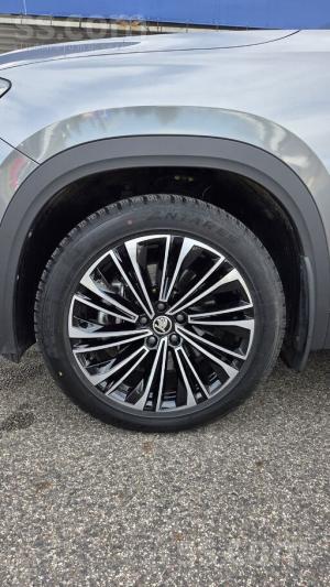 Pelēks Skoda Kodiaq 2024 Rīga, ar dzinēja tilpumu 1.50 L un nobraukumu 29 tūkst. km par 32500 €, foto 18 vietnē AUTOMOTO.COM.LV