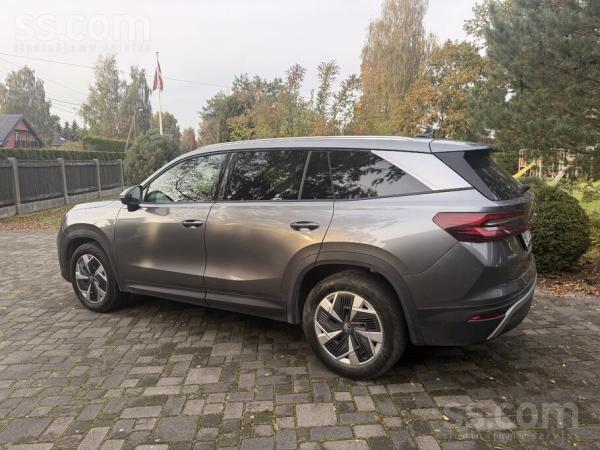 Grey Skoda Kodiaq 2024 in Ventspils, with an engine capacity of 2.00 L and mileage of 42 thousand km for 31500 €, photo 4 on AUTOMOTO.COM.LV