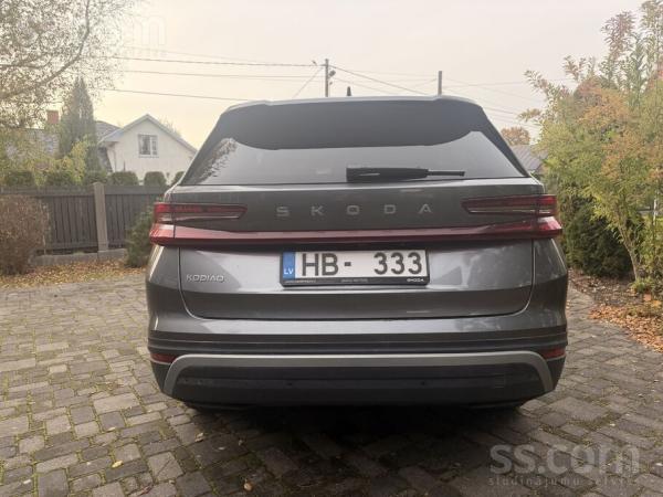 Grey Skoda Kodiaq 2024 in Ventspils, with an engine capacity of 2.00 L and mileage of 42 thousand km for 31500 €, photo 5 on AUTOMOTO.COM.LV