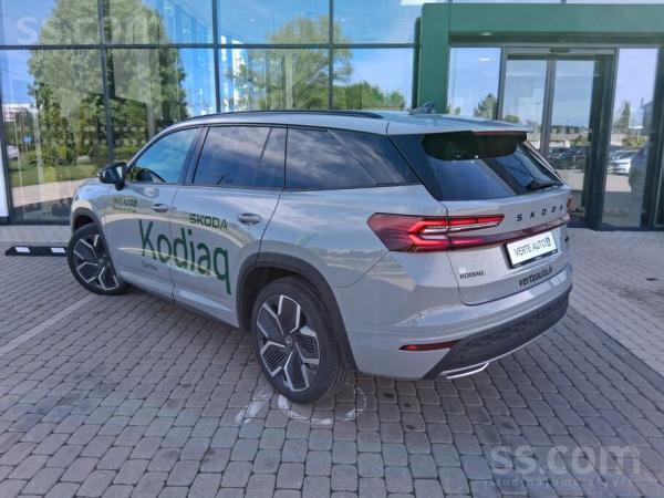 Pelēks Skoda Kodiaq 2025 Rīga, ar dzinēja tilpumu 1.50 L un nobraukumu 13 tūkst. km par 38900 €, foto 3 vietnē AUTOMOTO.COM.LV