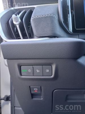 Pelēks Skoda Kodiaq 2025 Rīga, ar dzinēja tilpumu 1.50 L un nobraukumu 13 tūkst. km par 38900 €, foto 10 vietnē AUTOMOTO.COM.LV